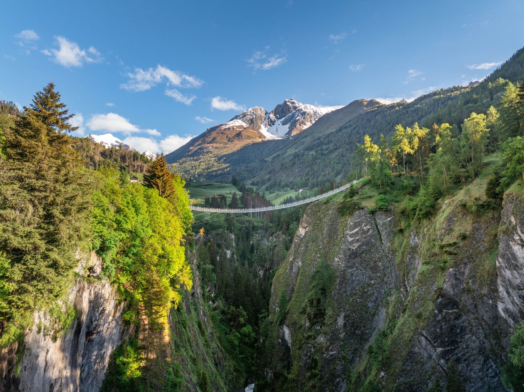 Wandern » Rundwanderung Hängebrücke Iselschlucht über Gries 🥾 ...